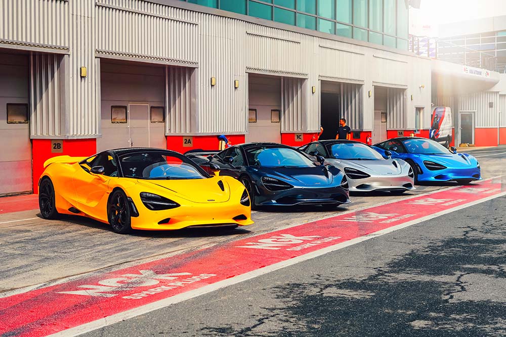 StriveME - عملاء ماكلارين دبي من مالكي طراز 750S الأوائل يختبرون ذروة مستويات أداء السيارة على ...